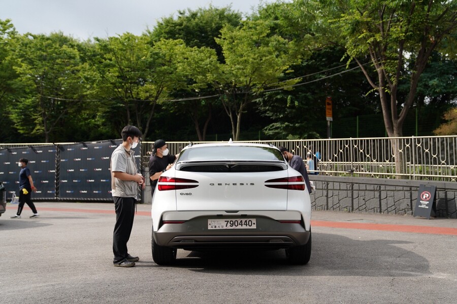 10개월만에 gv60 스탠다드 2WD 출고 받았습니다. | 자동차 갤러리