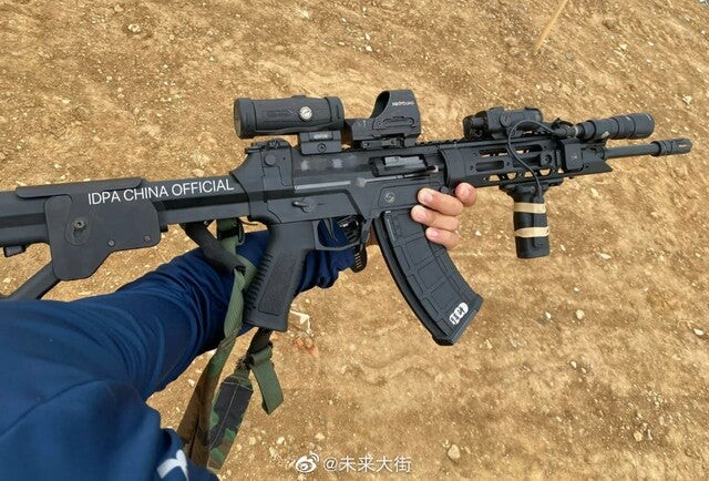 특수전 키트가 적용된 중국의 QBZ-191 소총 | 유머 게시판