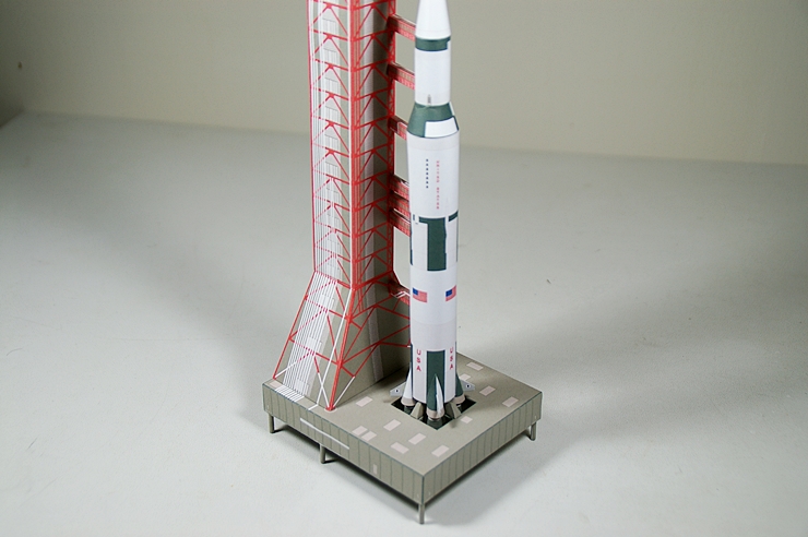 아폴로우주선 새턴V2로켓 발사대