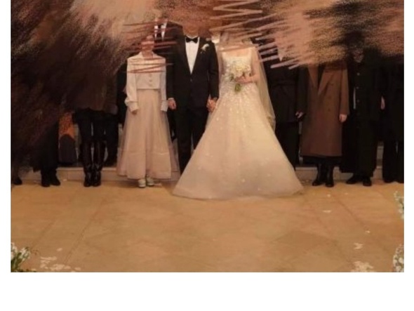 직장인들 난리났던 결혼식 하객 의상.blind | 유머 게시판 | RULIWEB