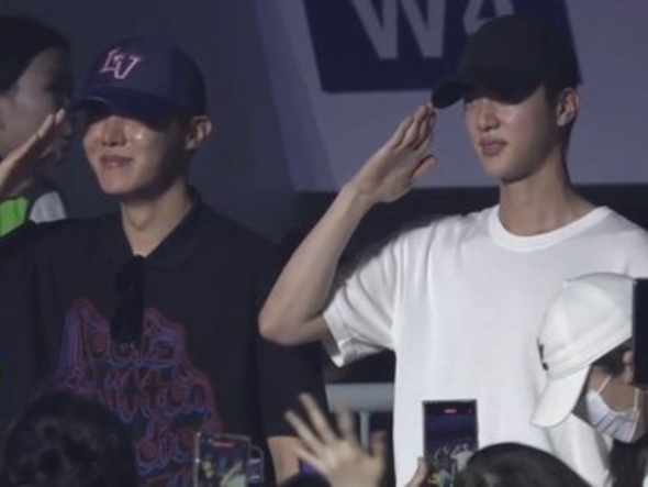 실시간 군인 BTS두명 | 유머 게시판 | RULIWEB