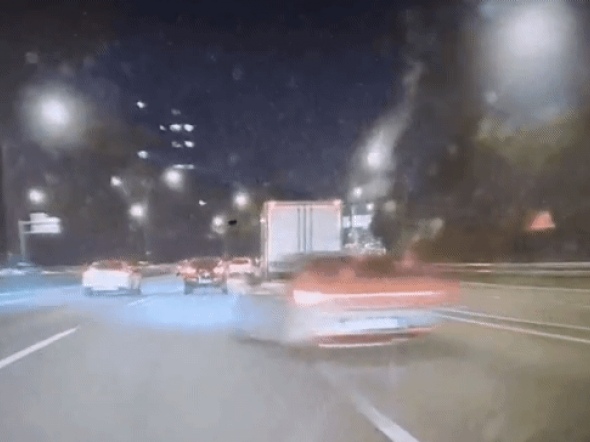 한국 아반떼N의 칼치기 수준 . GIF | 유머 게시판