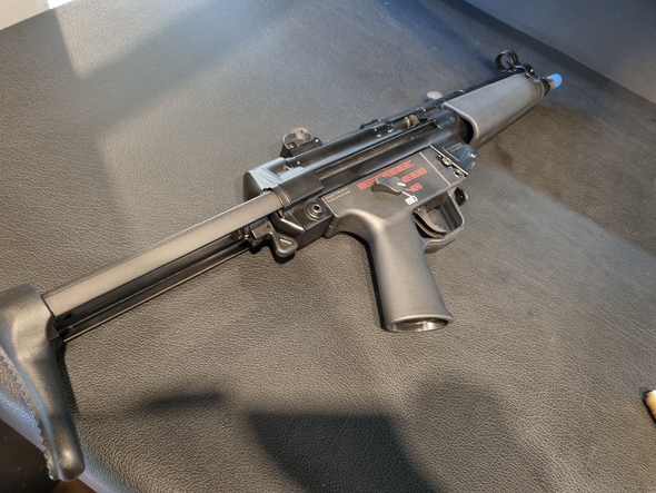 mp5는 탄창이 작아서 귀여움 | 유머 게시판