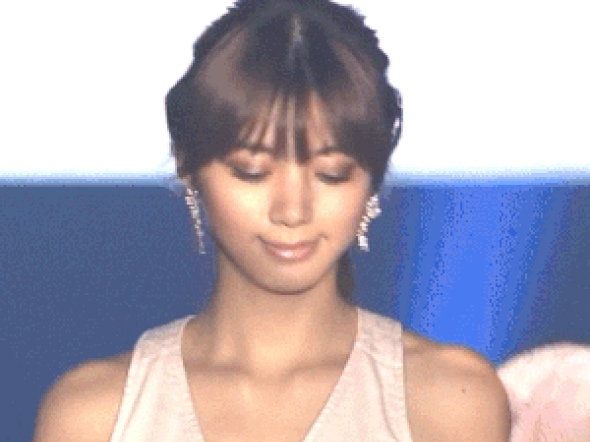 가슴 큰 모델을 잘 쓰지않는 이유 | 유머 게시판