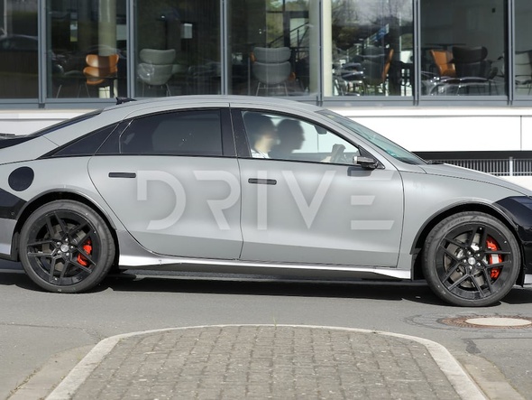 쬐에끔 특이한 아이오닉6n 스파이샷 | 유머 게시판 | RULIWEB