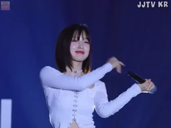 99년생 누나 gif | 유머 게시판 | RULIWEB