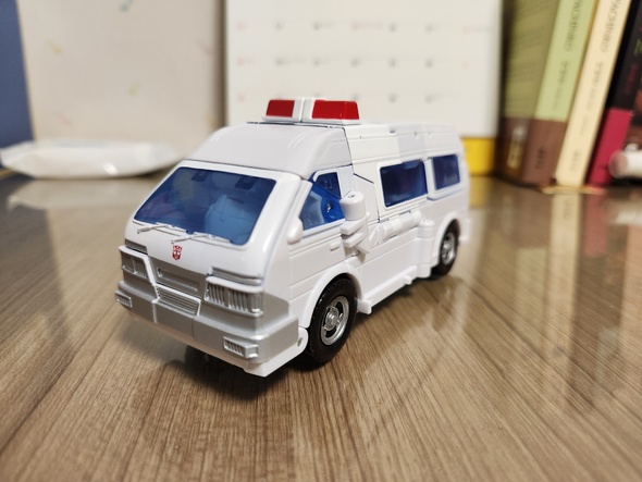 Q: 그 나이 먹고 구급차 갖고 노는게 재밌냐? | 유머 게시판 | RULIWEB