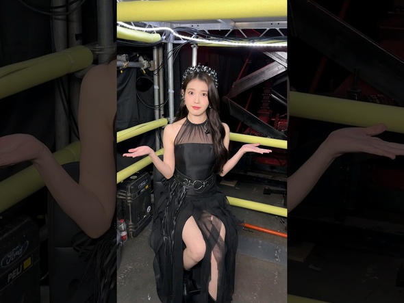[IU] 아이유를 손쉽게 공연장으로 데려다 놓는 방법 🏻 | 아이유 | RULIWEB