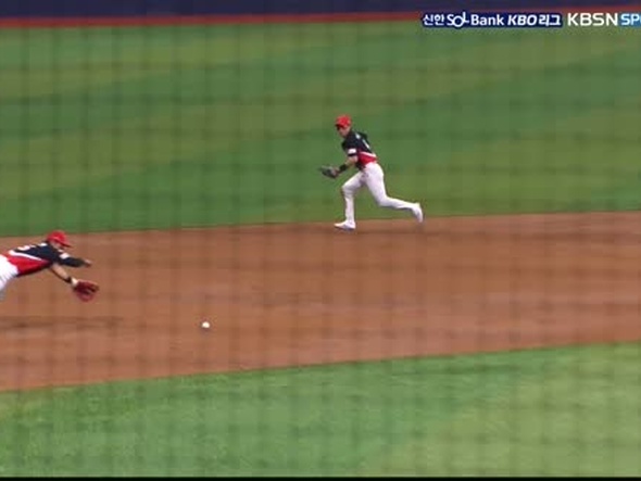 오 방금 짭찬 호수비.gif | KIA타이거즈 | RULIWEB