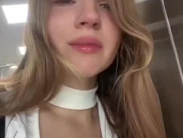 비행기 놓친 러시아 누나 ㅜㅜ.mp4 | 유머 게시판 | RULIWEB