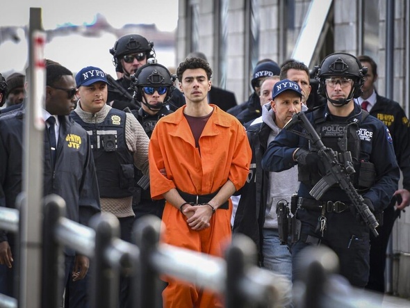 미국 : 보아라! CEO 암살범은 흉악한 중범죄자다!! | 유머 게시판 | RULIWEB